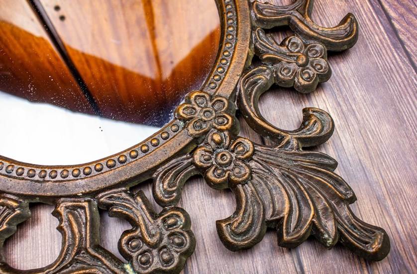How to tell if a mirror is valuable